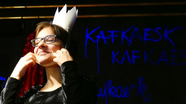 KAFKA – Eine kafkaesk-klug-komische Kunst-Groteske : Theater